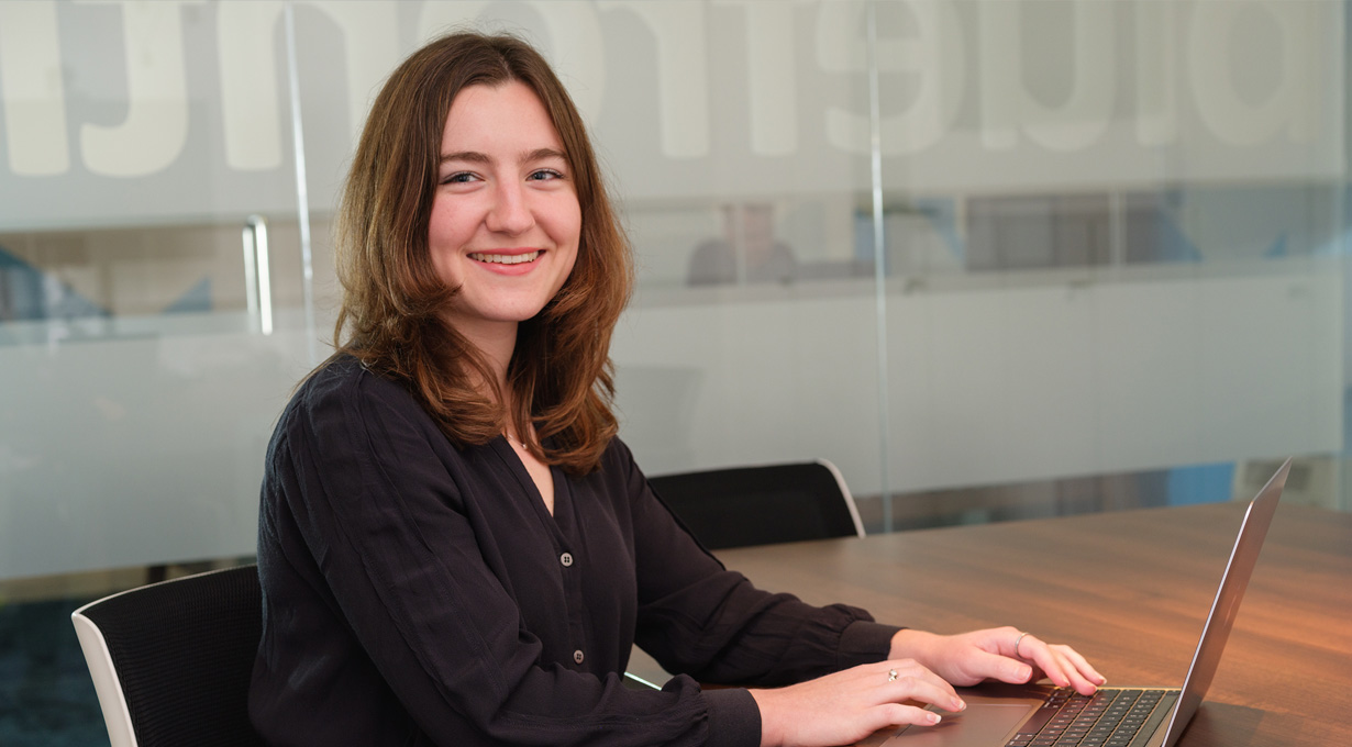 Izzy | Junior Web Designer/FrontEnd Developer | Blue Frontier